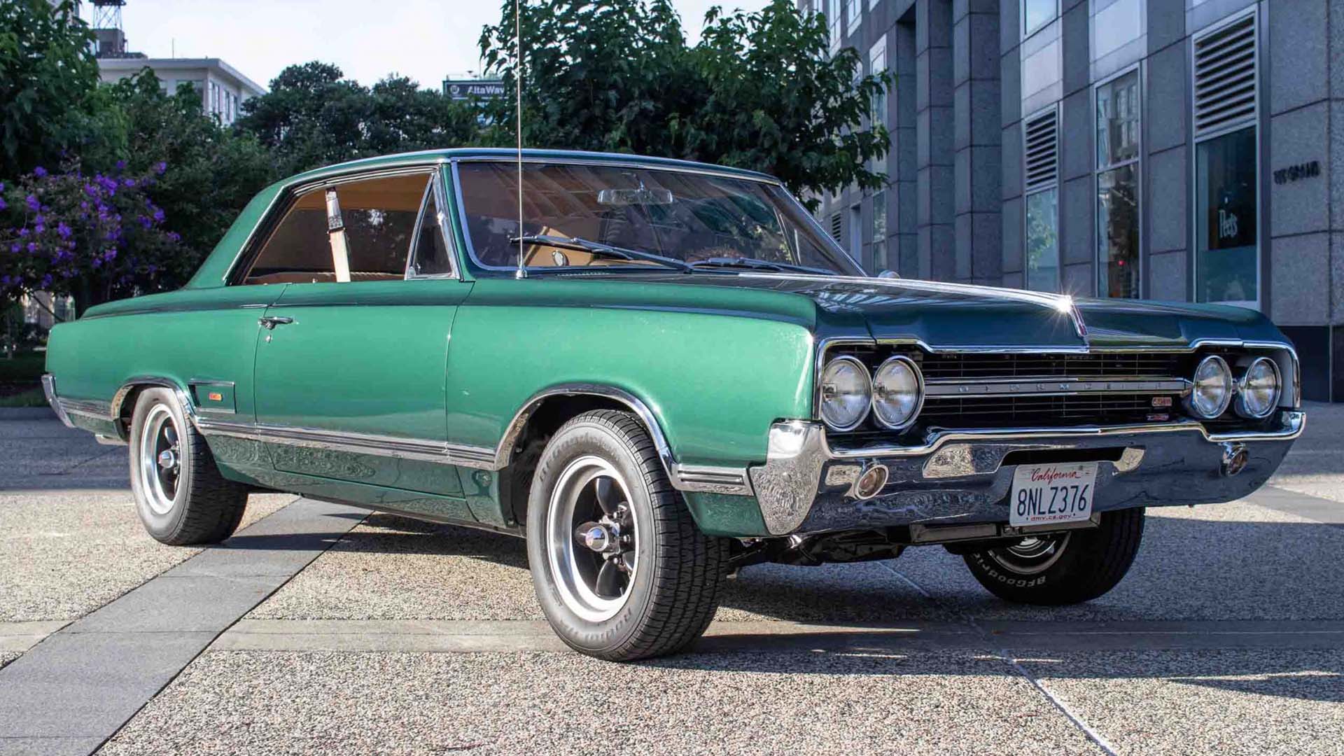 Super-Clean 1965 Oldsmobile 442 Hides Restomod Upgrades