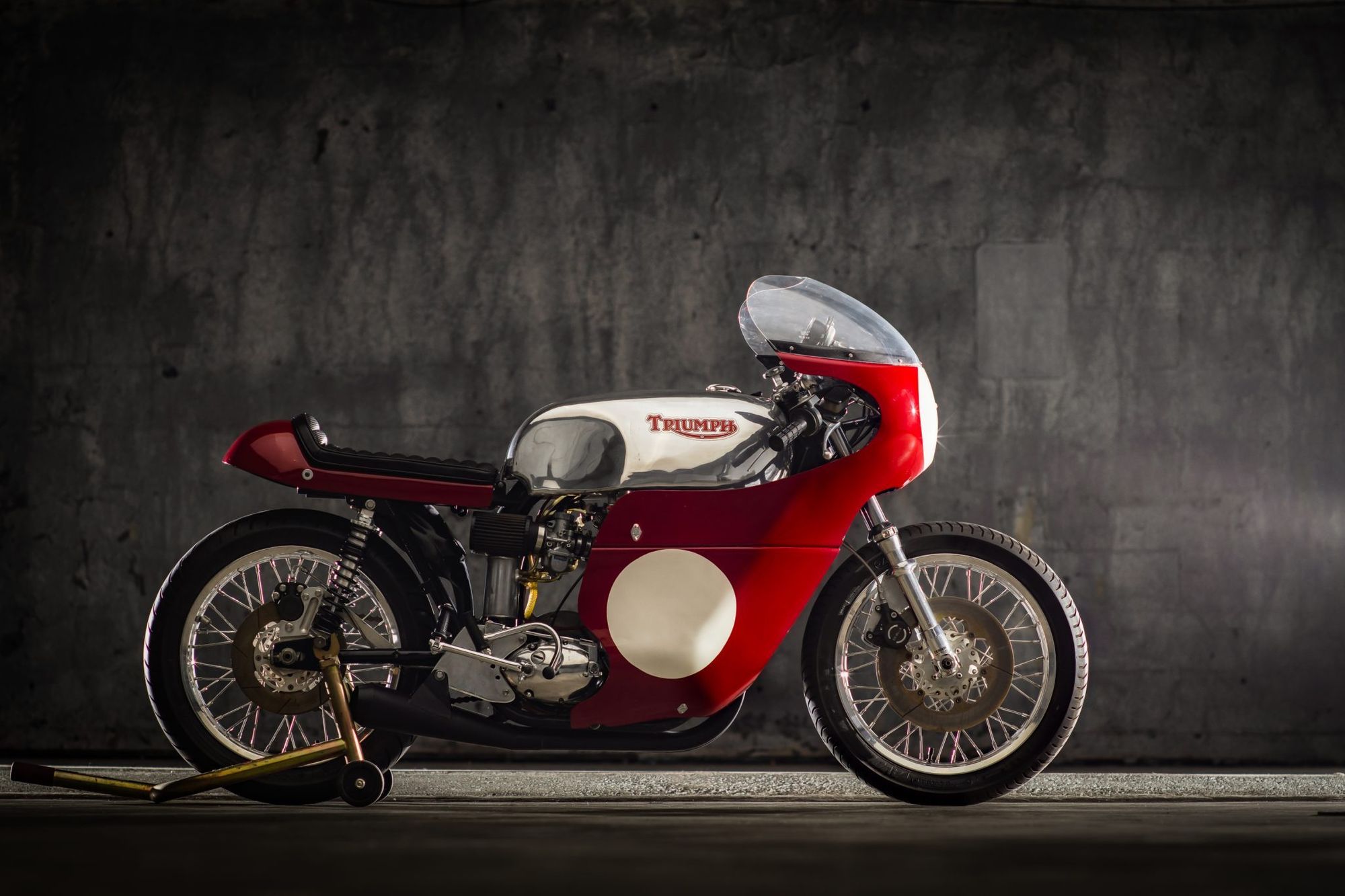 Retro Racer: 1972 Triumph Trackmaster Replica