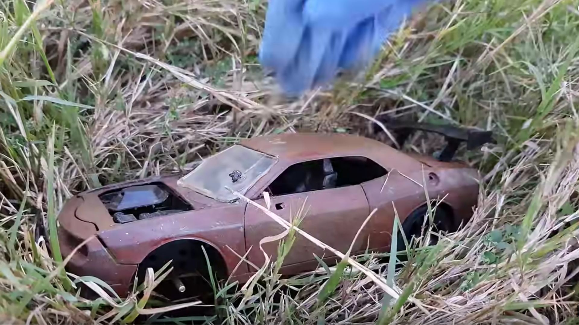 YouTuber Restores Trashed Model Cars