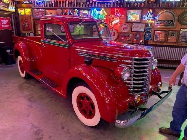 1948 Diamond T Model 201 Has Old School Pickup Style