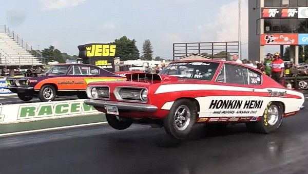 Honkin Hemi vs Karolina Kuda Super Stock Drag Racing