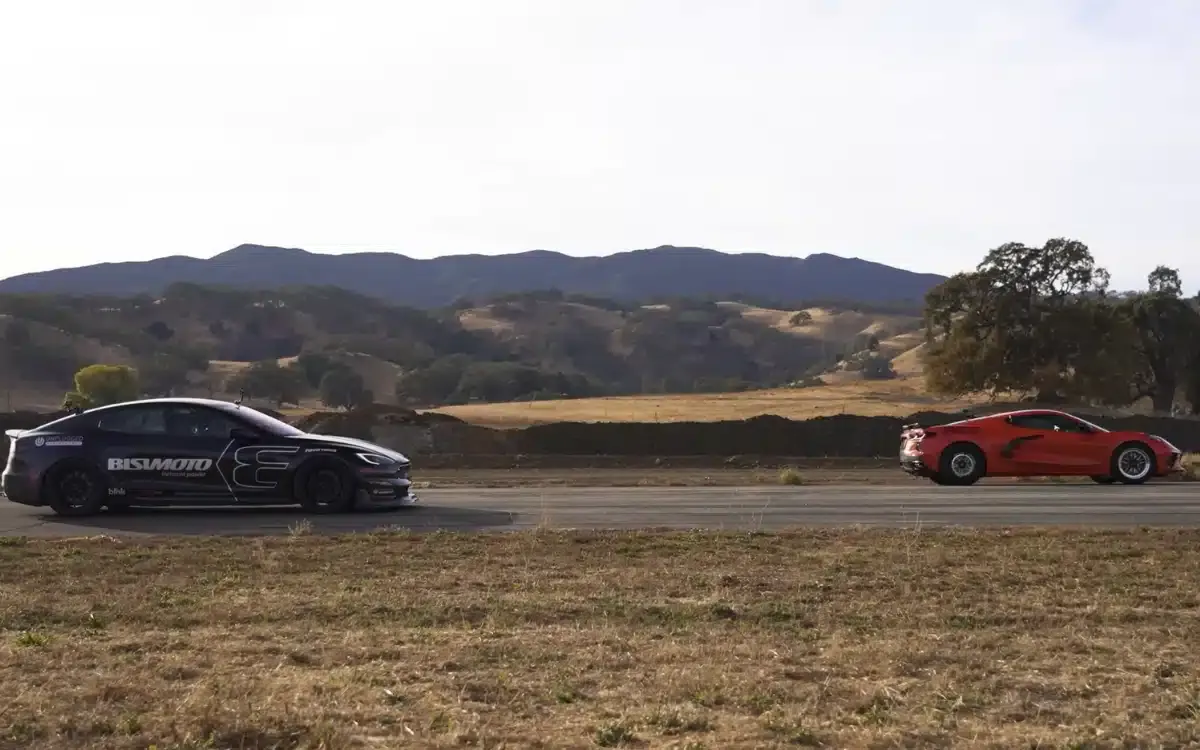 Tesla Model S Plaid Dominates 1,200-HP Corvette C8 in Drag Race Showdown