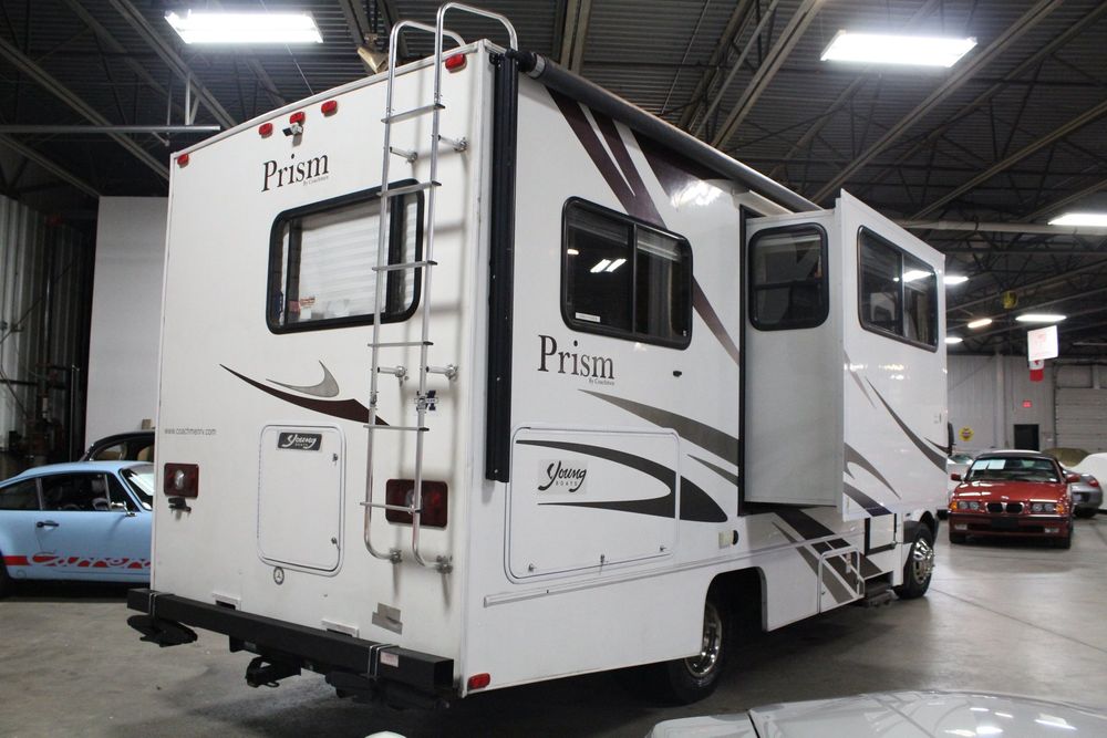 Venture Out In This 2011 Freightliner Motorhome