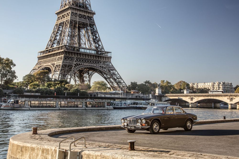 Spice Up Your Desktop With Classic Jaguar, Land Rover Backgrounds