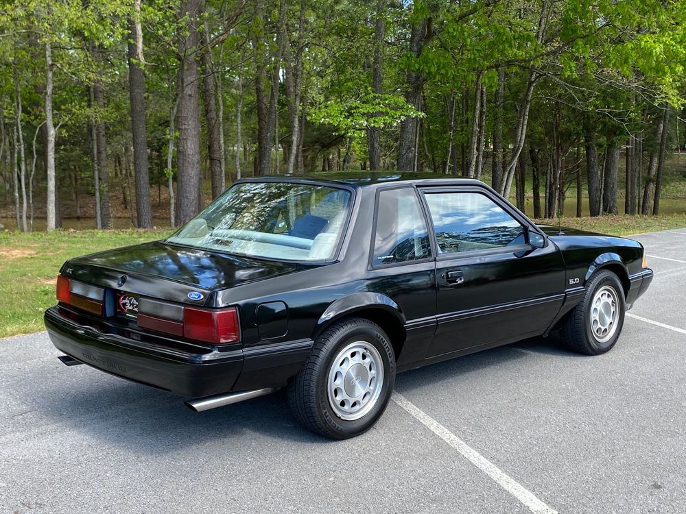 1988 Ford Mustang Notchback 5.0 Is a Budget-Friendly Unicorn