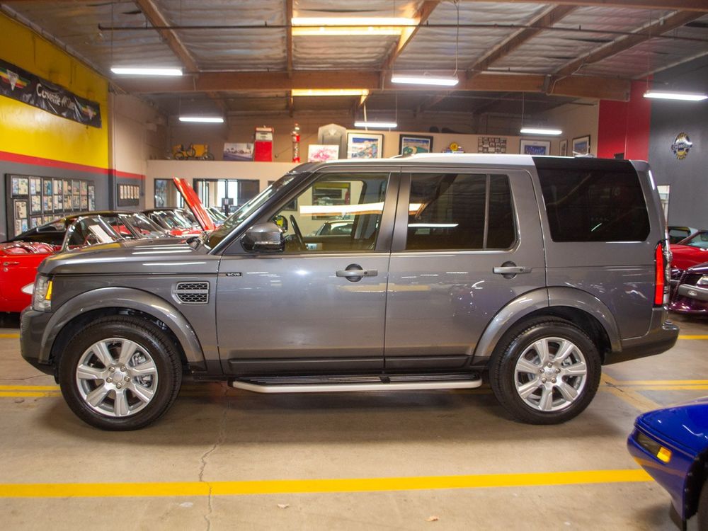 Off-Road In Luxury With A 2016 Land Rover LR4 HSE