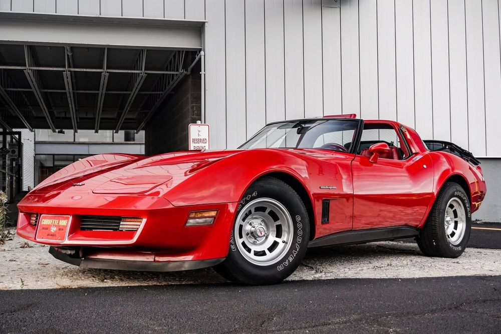 On-Board T-Top Storage: 1982 Chevrolet Corvette