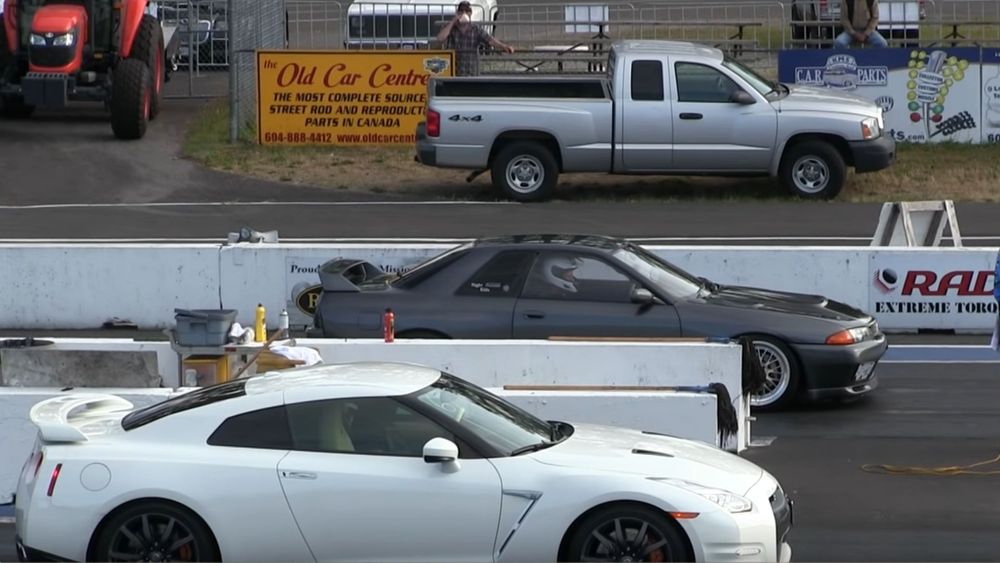 Watch A Nissan R32 Skyline GT-R Take On An R35 GT-R
