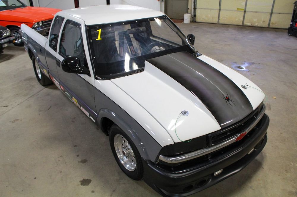 Haulin' S: 2000 Chevy S-10 Drag Truck