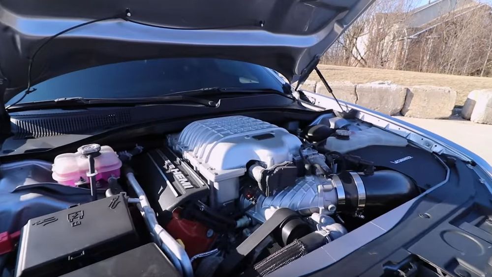Chrysler 300 Packs A Hellcat Punch