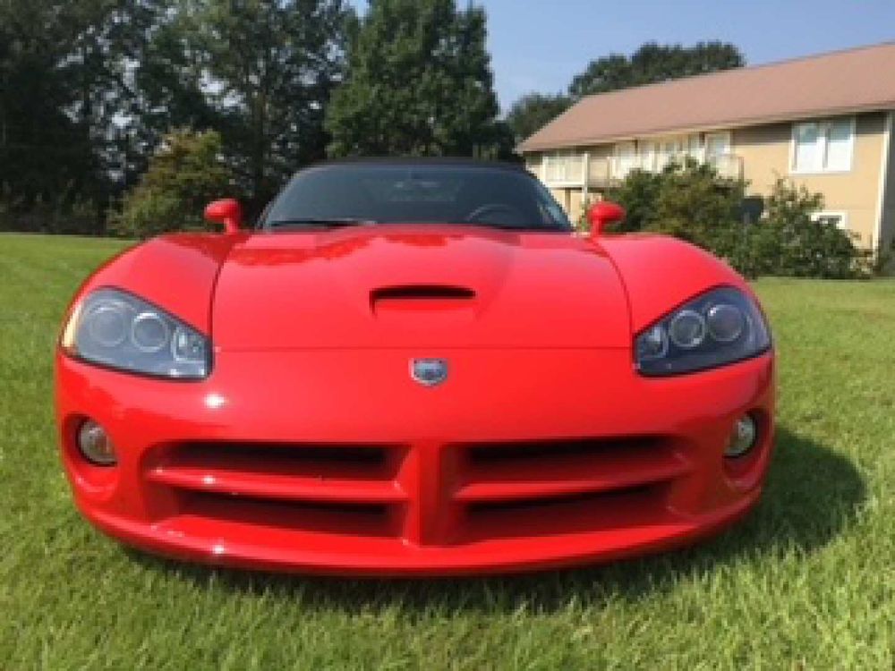 Low Mileage 2004 Dodge Viper Will Run Circle Around