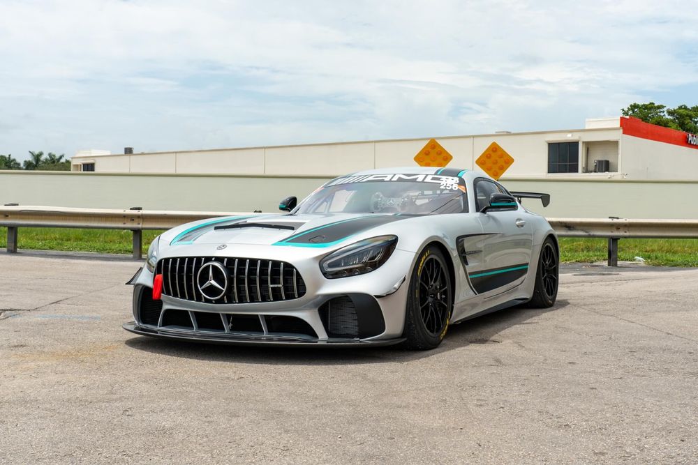 2023 Mercedes-Benz GT4 Race Car