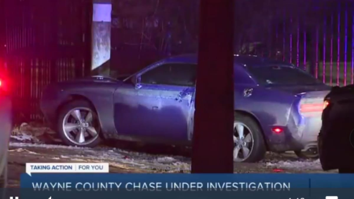 Dodge Challenger Successfully Runs From Michigan Police
