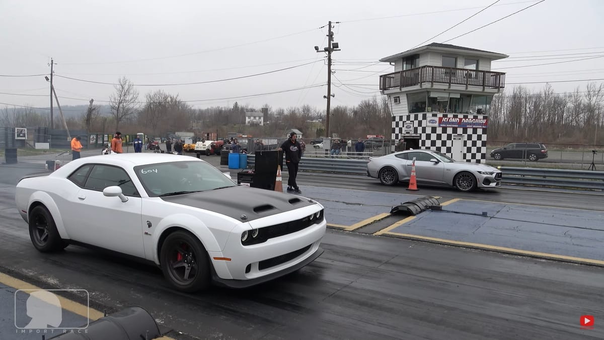 Ford Mustang GT Stuns Dodge Hellcat in Unexpected Drag Strip Victory
