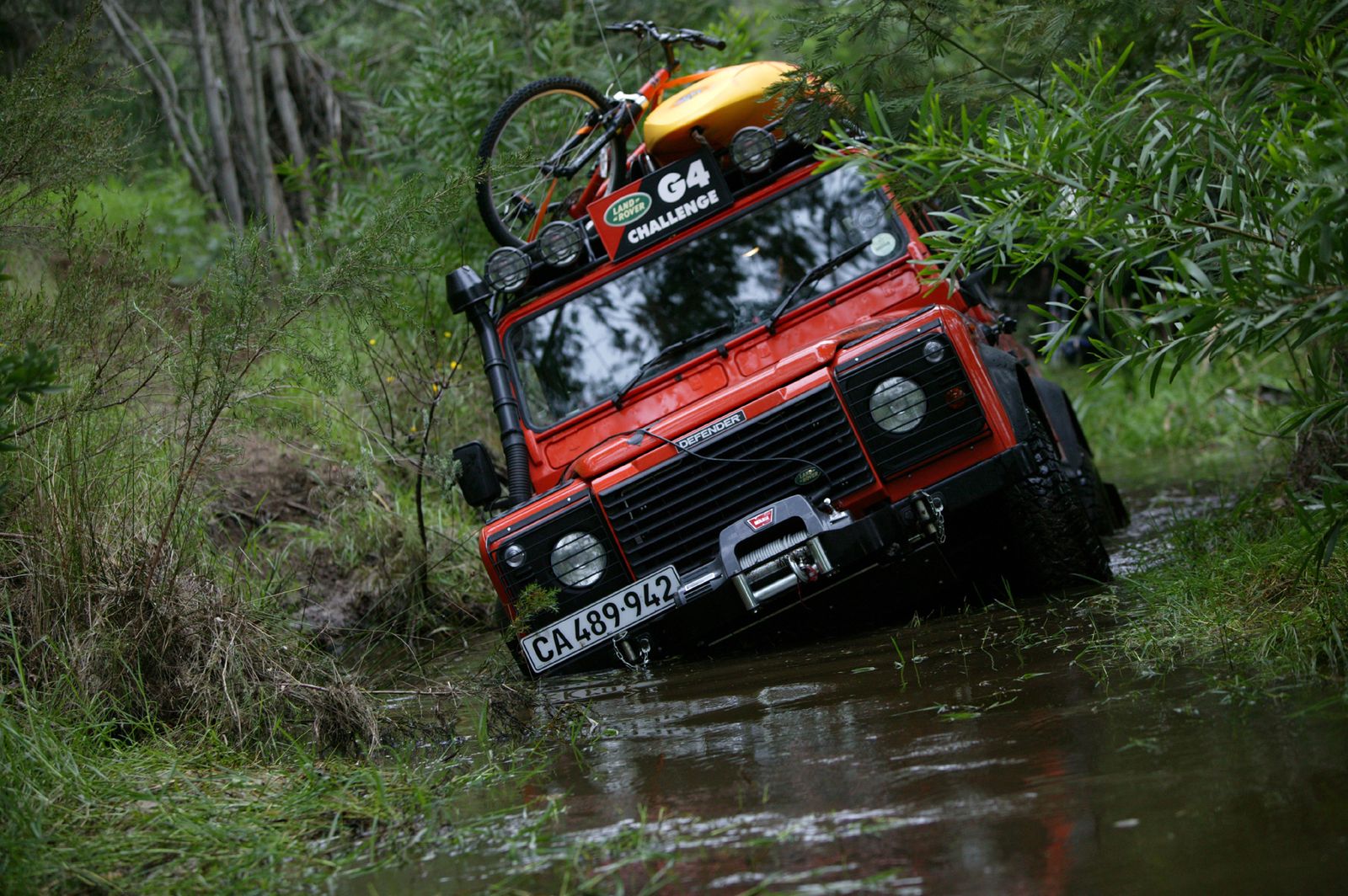 Spice Up Your Desktop With Classic Jaguar, Land Rover Backgrounds