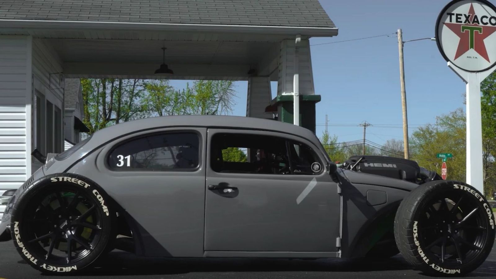 Lucky Gunner Hemi-Powered VW Bug Is Ridiculous Fun