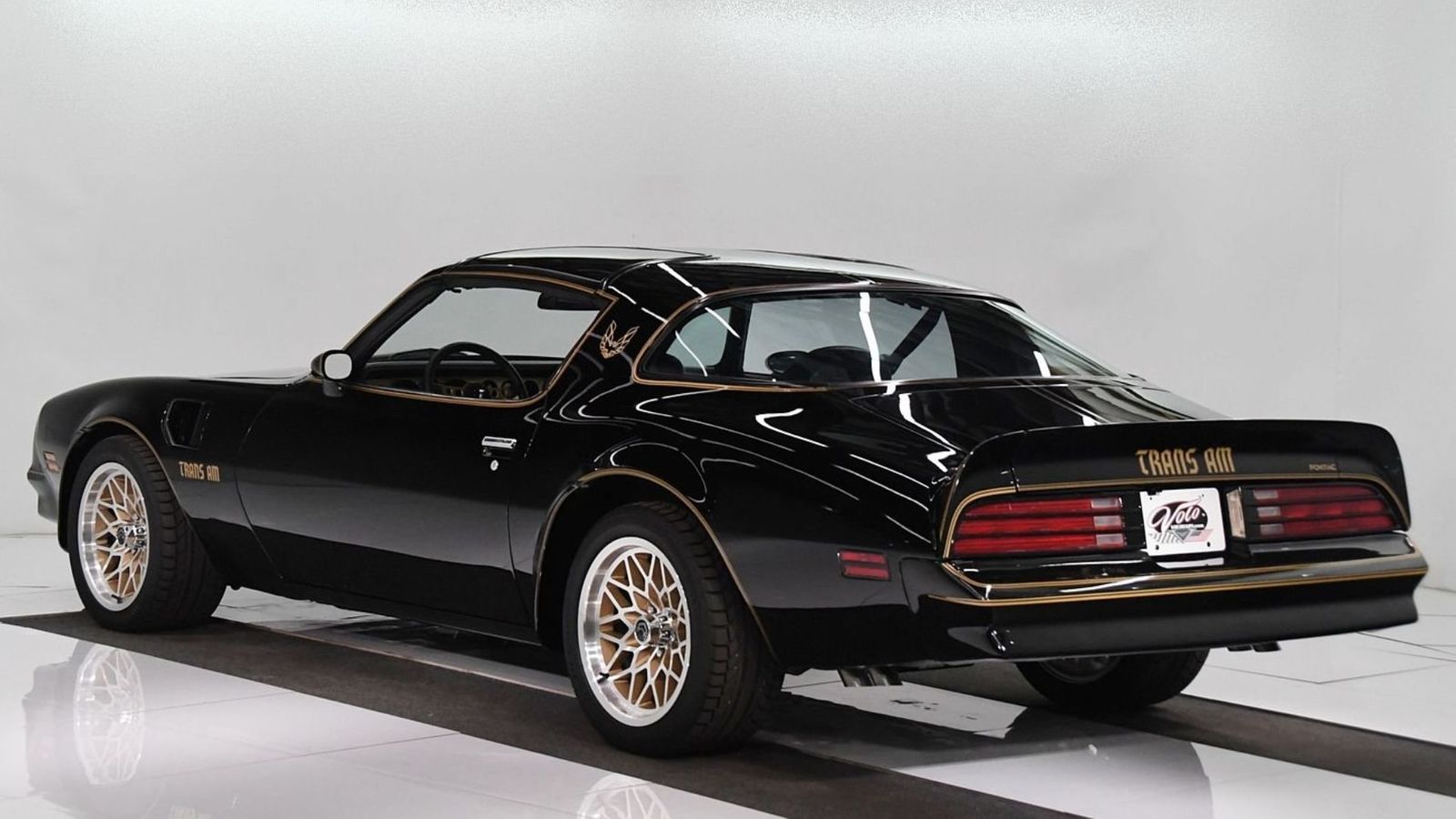 Genuine 1977 Pontiac Trans Am SE Bandit Edition Fulfills Fantasies