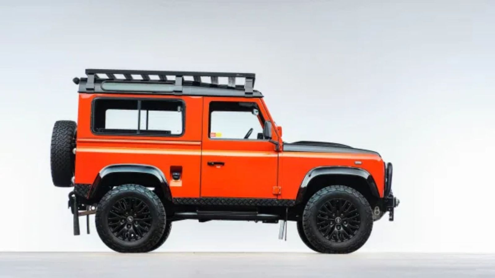 Conquer The Earth: Arkonik 1990 Land Rover Defender 90 200 TDi