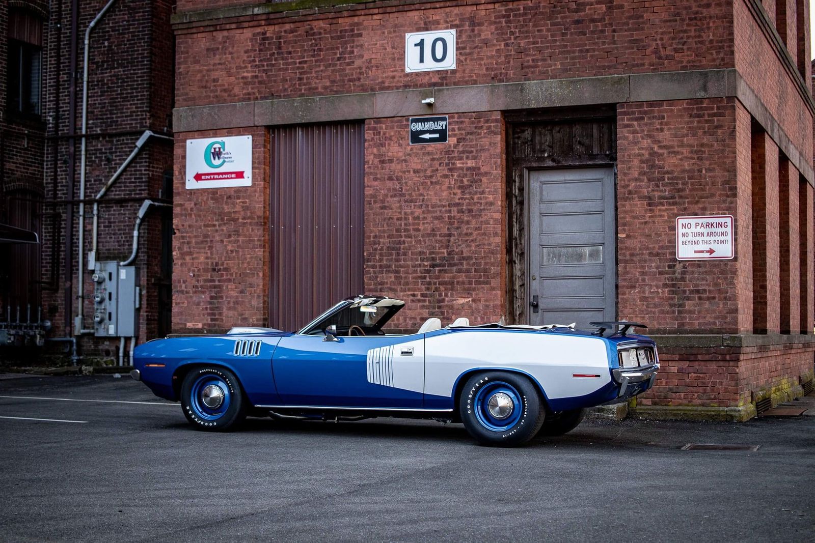 Massive 572 Hemi Engine Moves This 1971 Plymouth Cuda