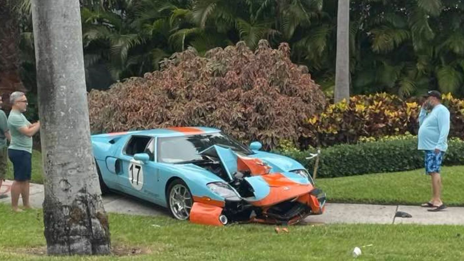 Florida Man Crashes Ford GT Because He’s An Idiot