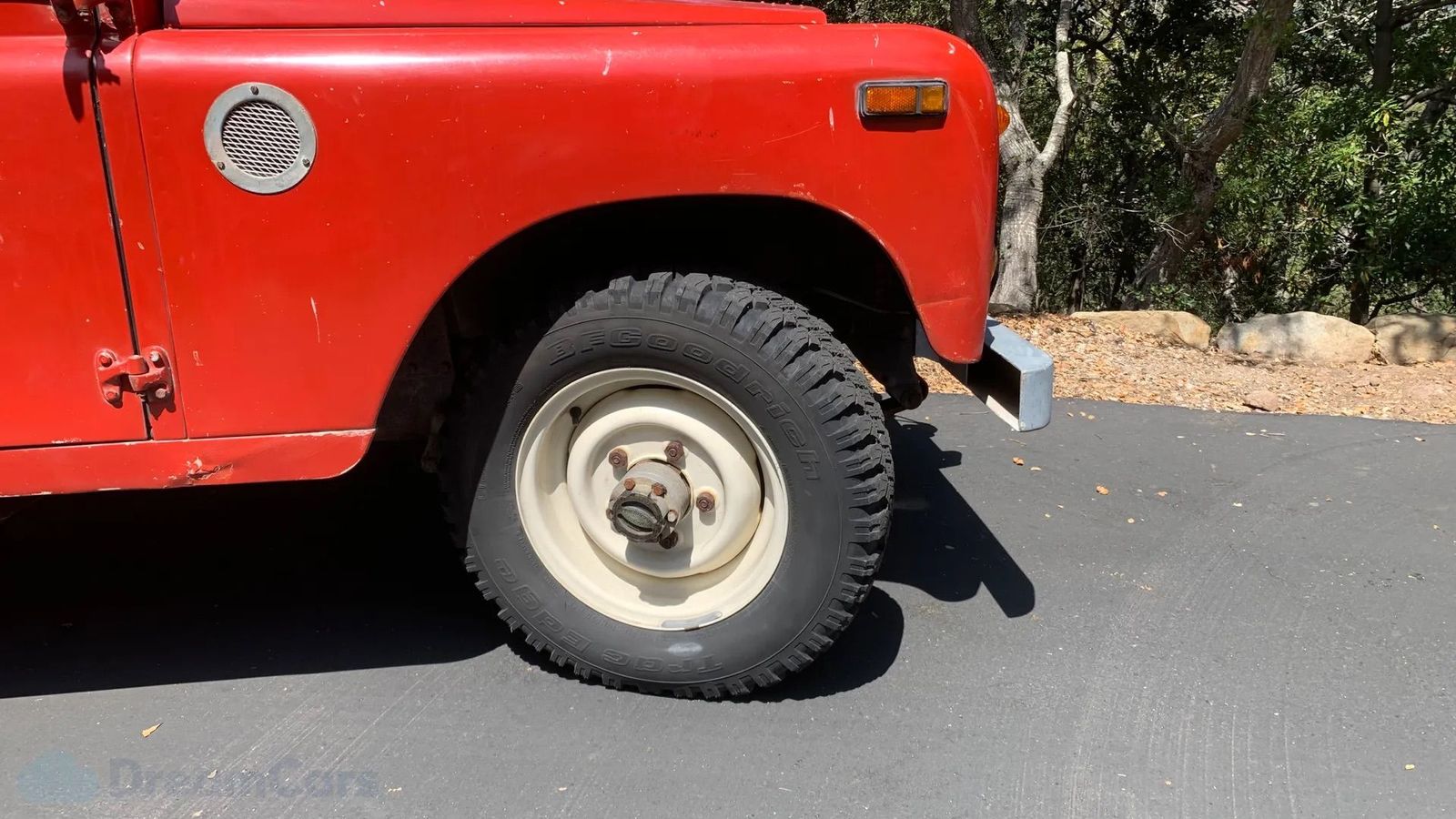 1970 Land Rover IIA Is A Great European Off-Roader