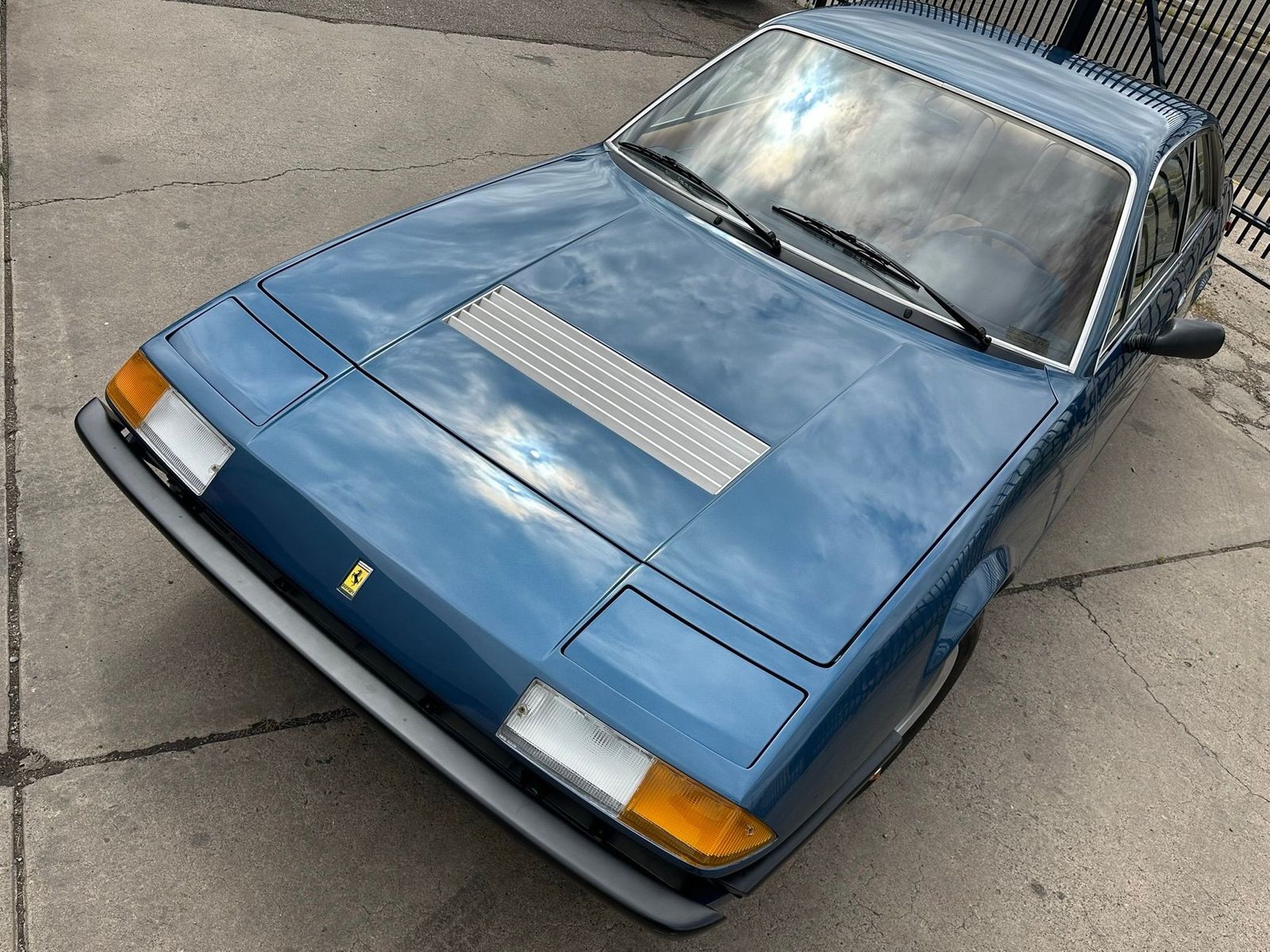 Dan Kruse Classics Is Selling James Cameron’s Ferrari 400i