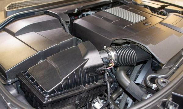 Off-Road In Luxury With A 2016 Land Rover LR4 HSE