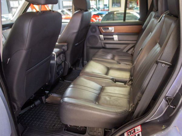 Off-Road In Luxury With A 2016 Land Rover LR4 HSE