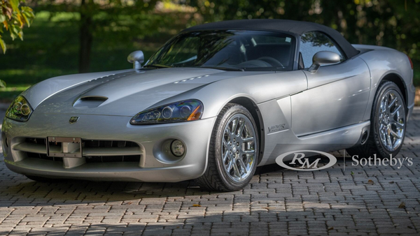 2003 Dodge Viper SRT-10 Is A Fierce Competitor