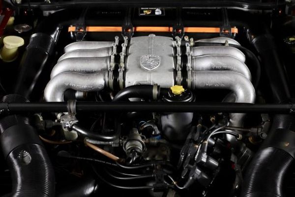 1985 Porsche 928 Combines V8 Engine With Incredible Handling