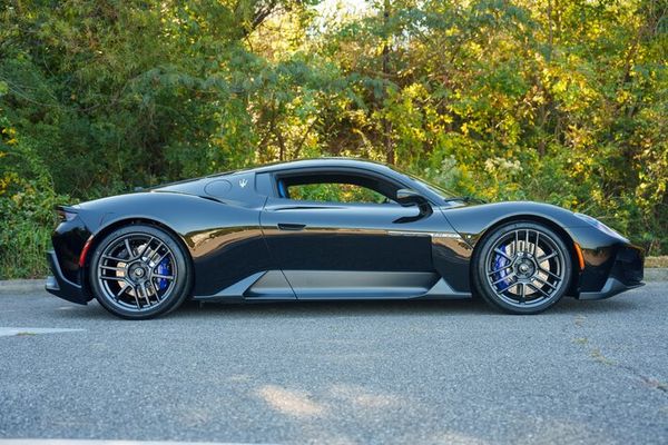 This Maserati MC20 Is Beautiful in Black