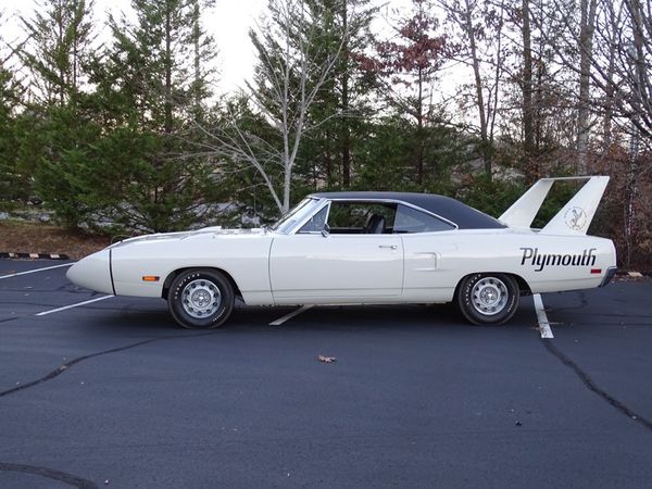 GAA Is Selling A 1970 Superbird With a 440 And A 4-Speed